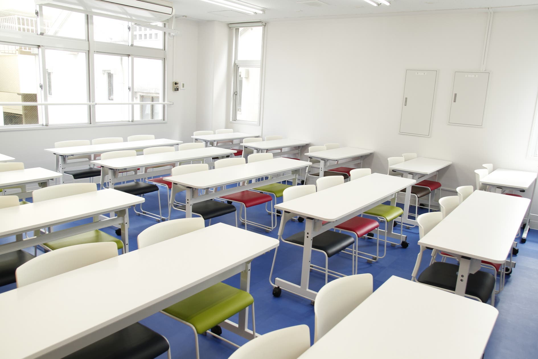 【旭橋駅徒歩3分】定員40+α名！プロジェクター含む備品・高速Wi-Fi無料！泉崎501会議室の写真5