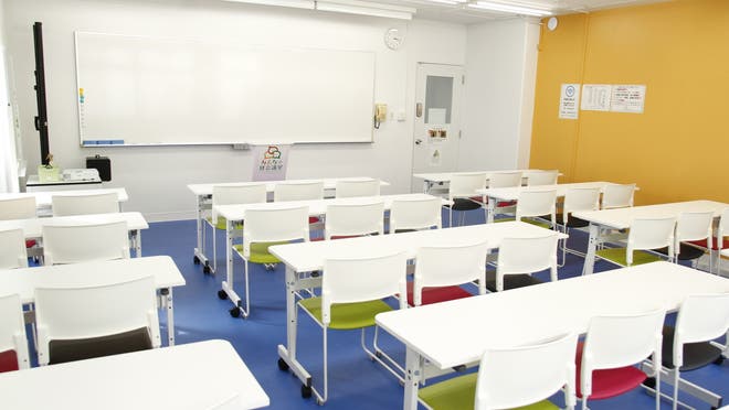 【旭橋駅徒歩3分】定員40+α名!プロジェクター含む備品・高速Wi-Fi無料!泉崎501会議室の写真6