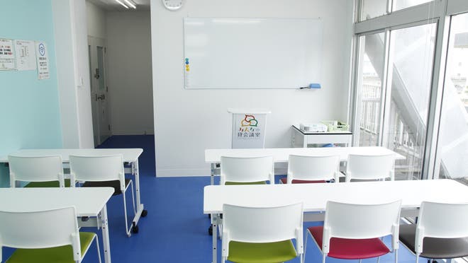 【旭橋駅徒歩3分】定員17+α名!プロジェクター含む備品・高速Wi-Fi無料!泉崎502会議室の写真3