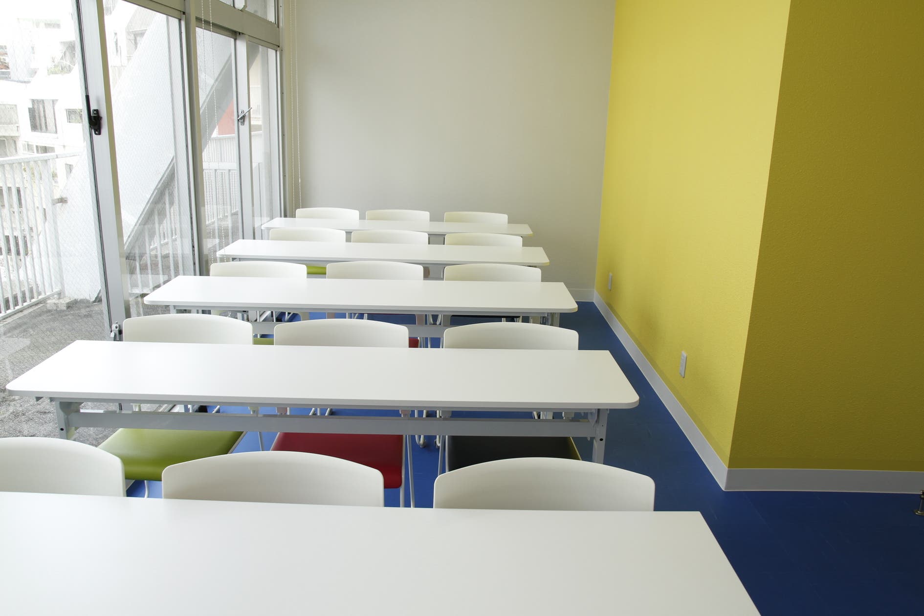 【旭橋駅徒歩3分】定員15+α名！プロジェクター含む備品・高速Wi-Fi無料！泉崎503会議室の写真5