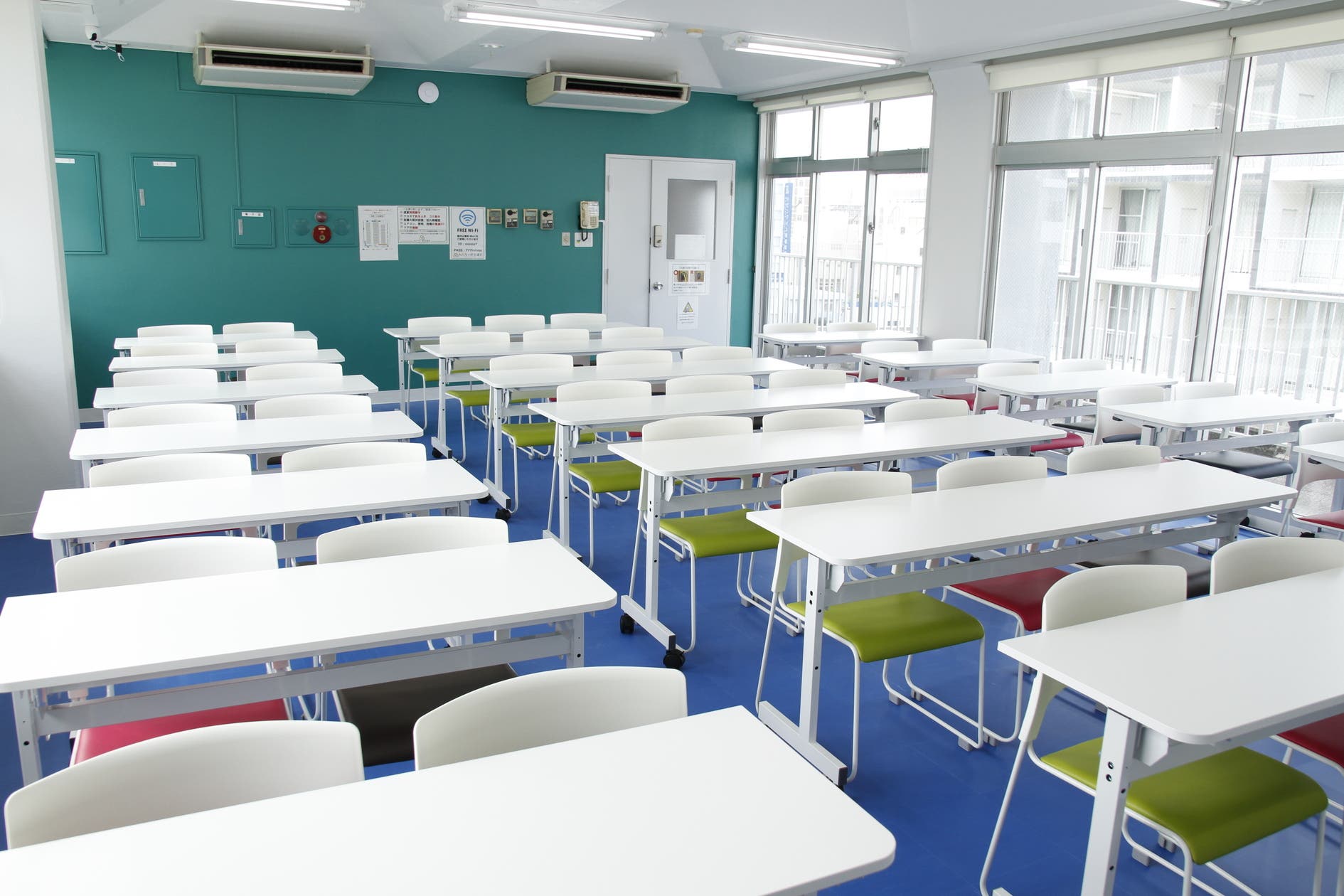 【旭橋駅徒歩3分】定員47+α名！プロジェクター含む備品・高速Wi-Fi無料！泉崎701会議室の写真8