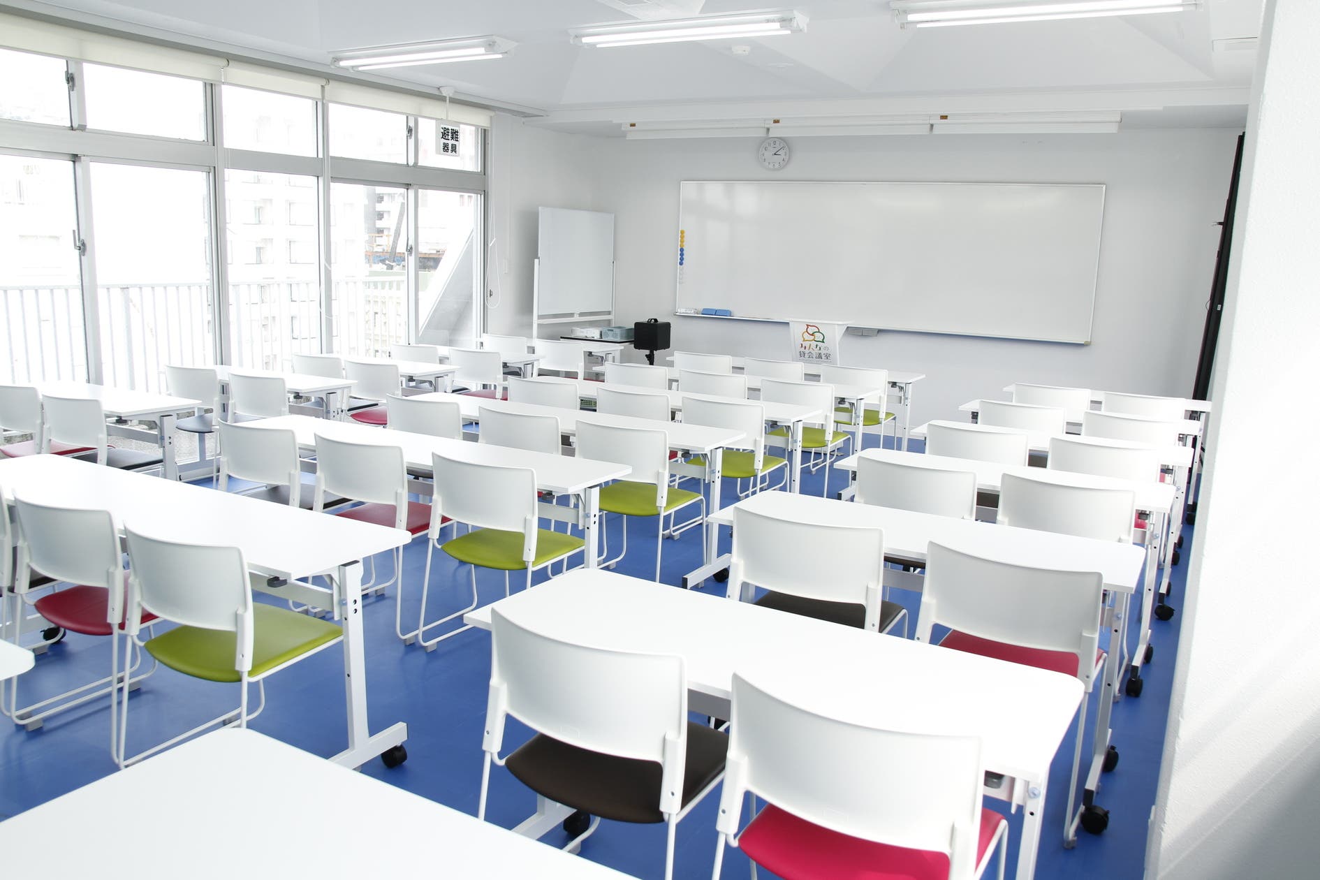 【旭橋駅徒歩3分】定員47+α名！プロジェクター含む備品・高速Wi-Fi無料！泉崎701会議室の写真5