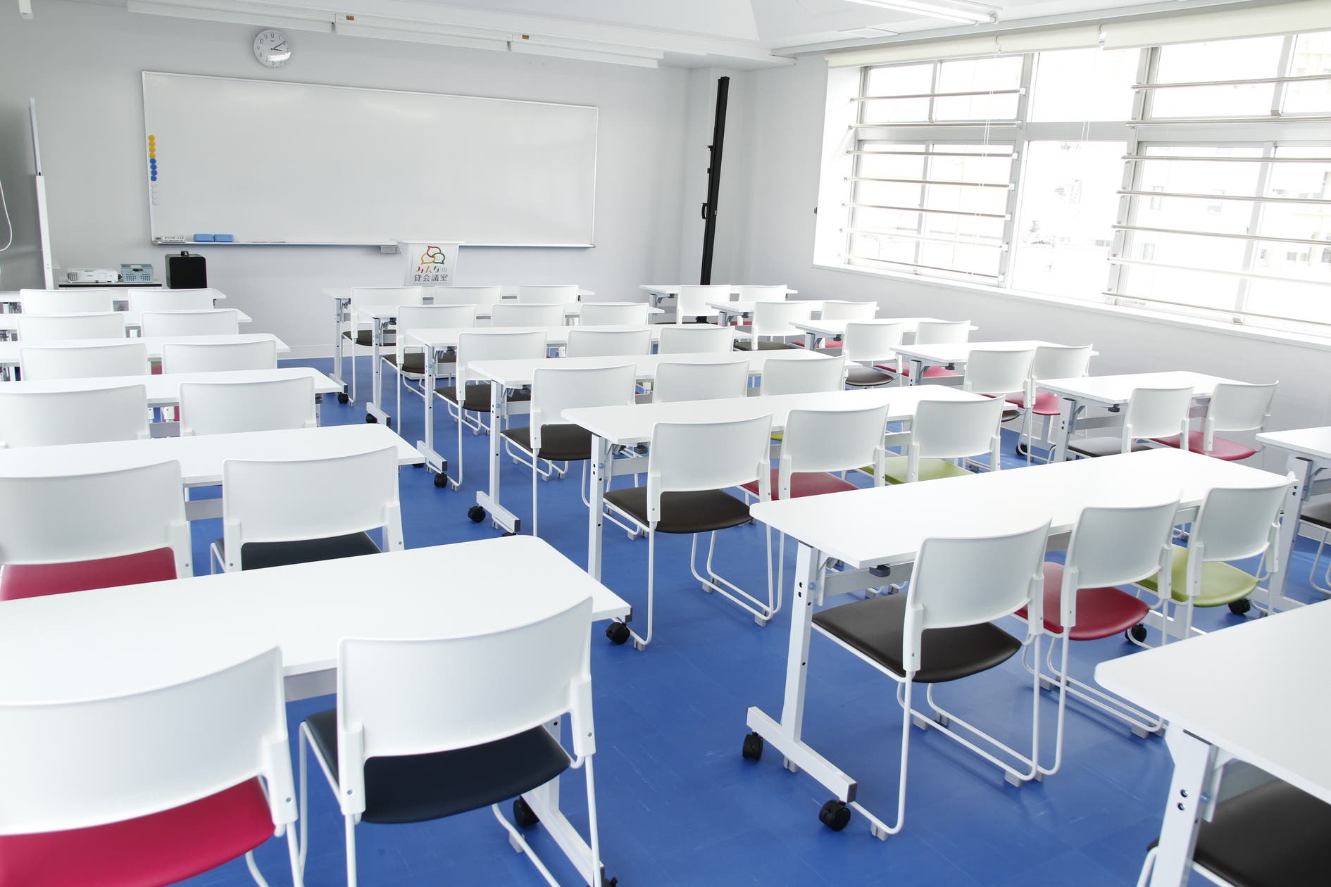 【旭橋駅徒歩3分】定員47+α名！プロジェクター含む備品・高速Wi-Fi無料！泉崎701会議室の写真6