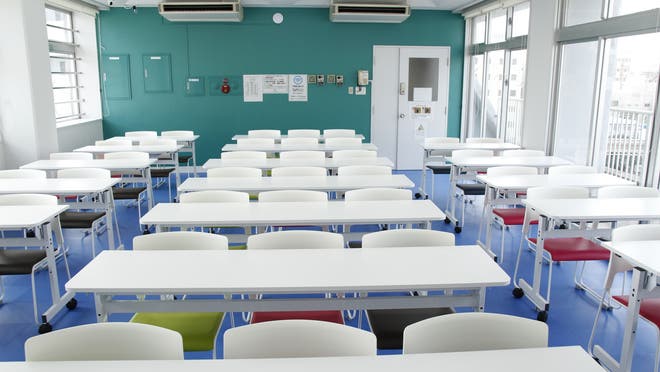 【旭橋駅徒歩3分】定員47+α名!プロジェクター含む備品・高速Wi-Fi無料!泉崎701会議室の写真9