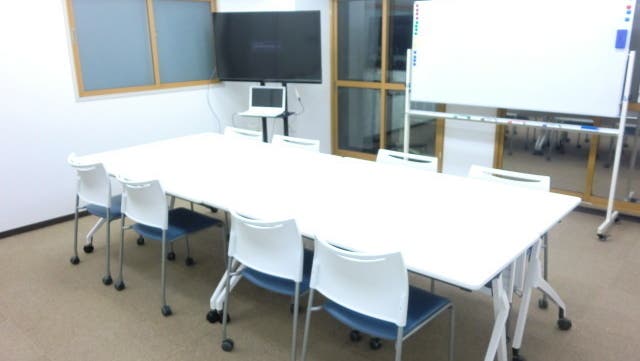 【新宿新南口改札1分】☆期間限定爆安キャンペーン開催中☆ひまわり会議室☆ゆったりとした会議室☆大型モニター土足OK!の写真2