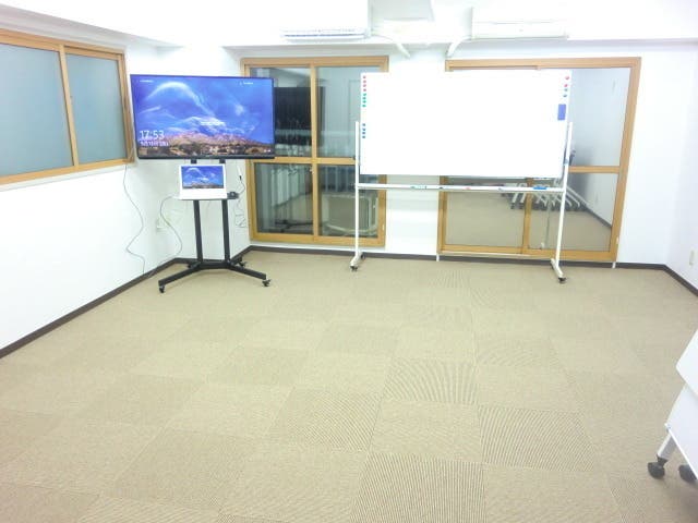 【新宿新南口改札1分】☆期間限定爆安キャンペーン開催中☆ひまわり会議室☆ゆったりとした会議室☆大型モニター土足OK！の写真5