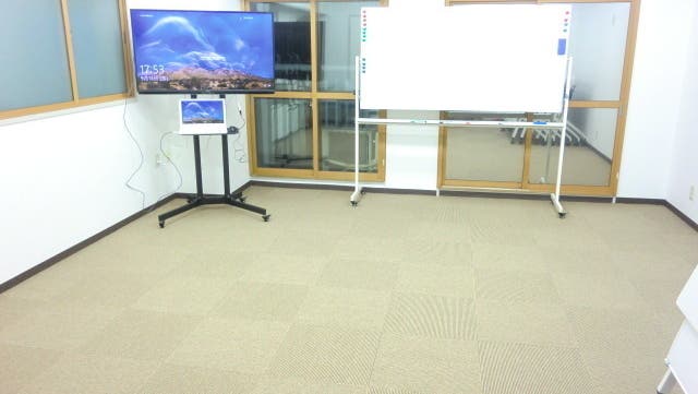 【新宿新南口改札1分】☆期間限定爆安キャンペーン開催中☆ひまわり会議室☆ゆったりとした会議室☆大型モニター土足OK!の写真5