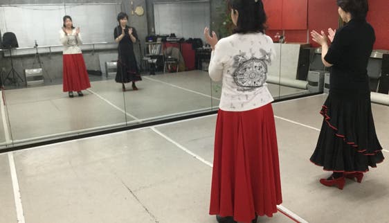 カルチャースクール兼ダンススタジオ。長机や椅子もあります!の写真1