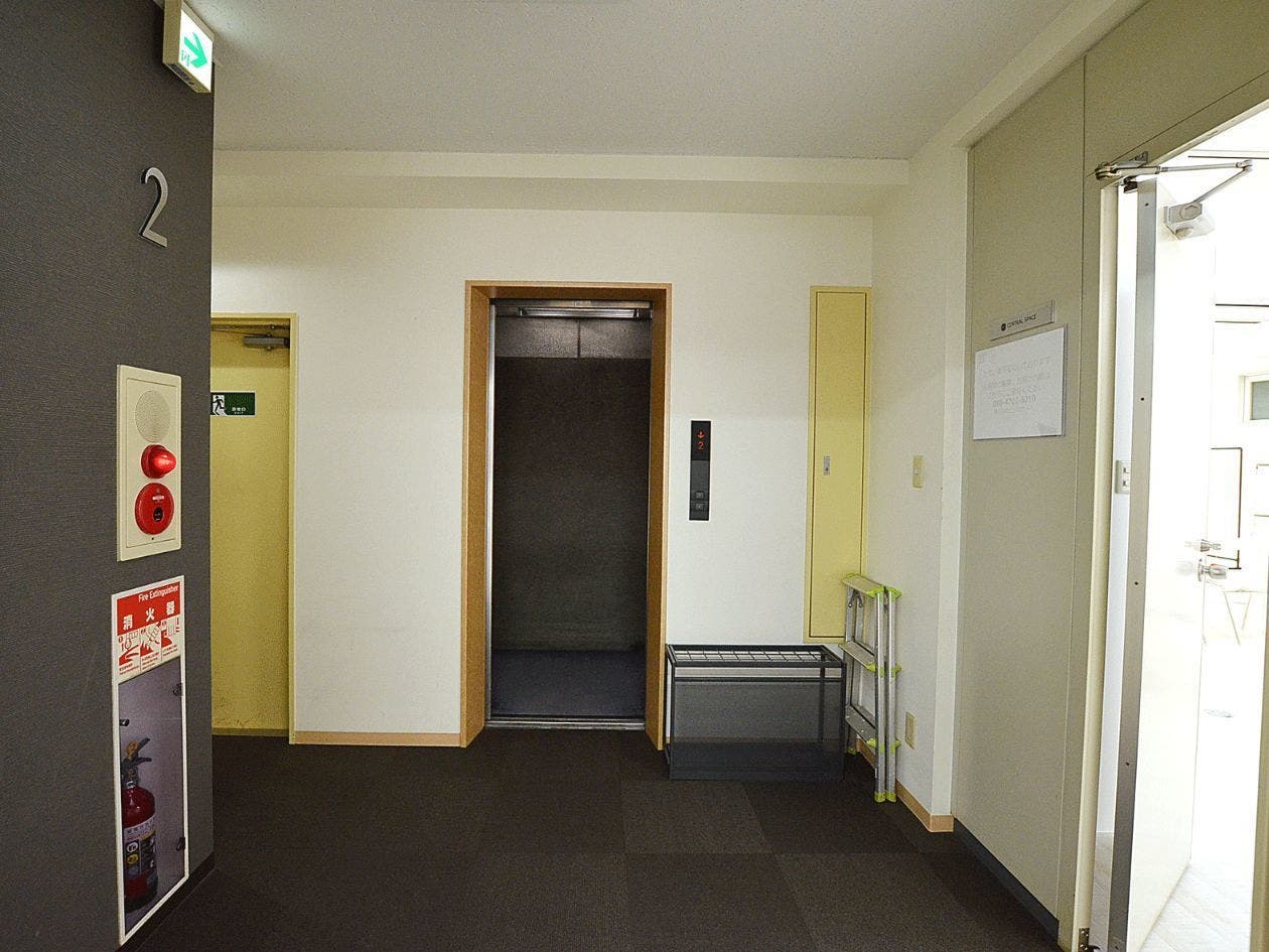 【2F-202】南向きの窓から自然光がたっぷり差し込む、日当たり良好の明るい撮影スタジオ。【大阪市中央区】の写真7