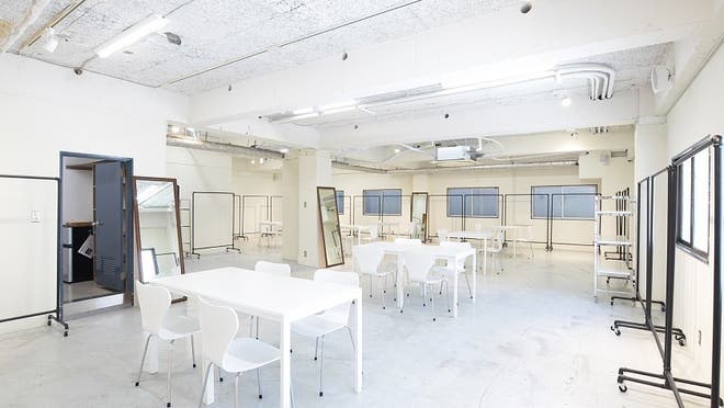 【5F-502】「御堂筋」から西に一筋入った、心斎橋駅、本町駅すぐのレンタルスペース。【大阪市中央区】の写真2