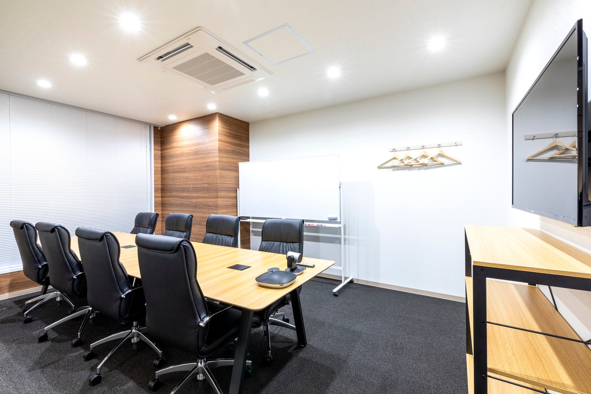 【東梅田駅徒歩3分】4名用会議室の写真2