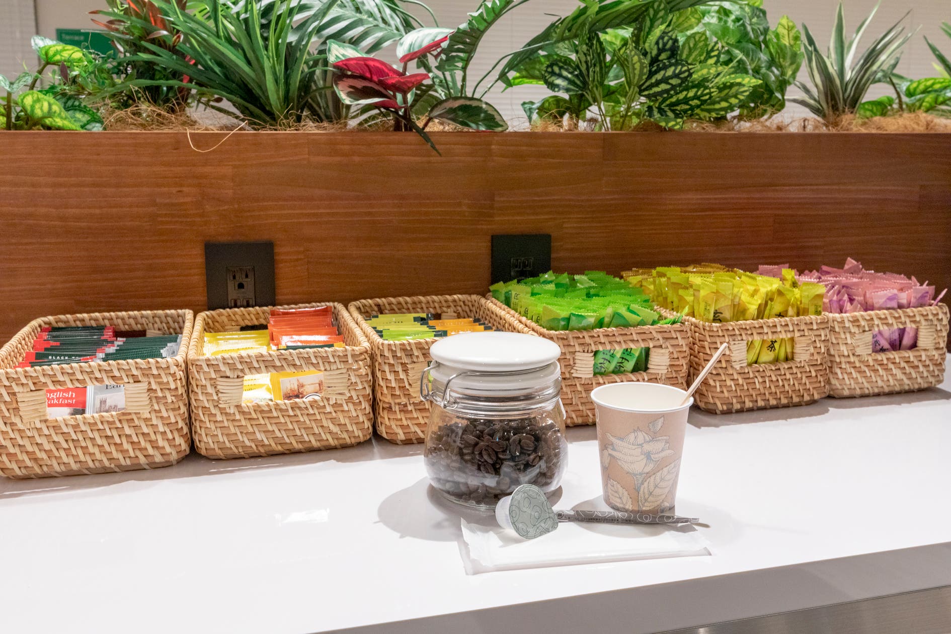 【東梅田駅徒歩3分】モニター付き8名用会議室の写真5