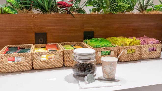 【東梅田駅徒歩3分】モニター付き8名用会議室の写真5