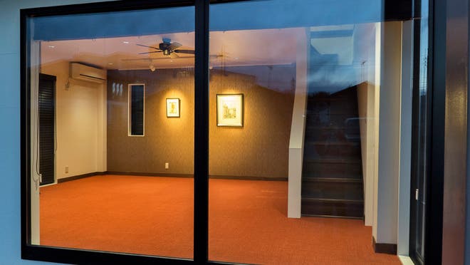 【多目的スペース】個人塾、セミナー、ギャラリースペース等に。西側窓には写真撮影にも対応した遮光カーテン付き!の写真3