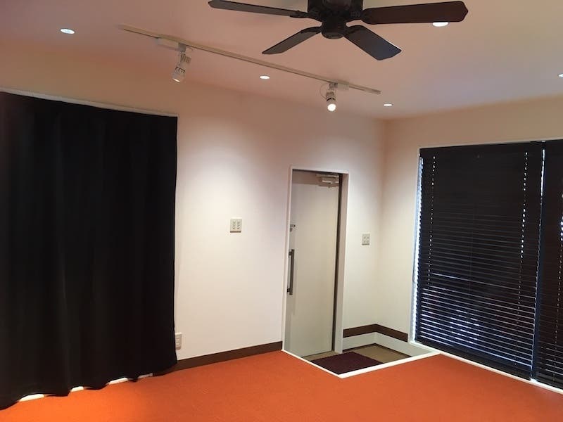 【多目的スペース】個人塾、セミナー、ギャラリースペース等に。西側窓には写真撮影にも対応した遮光カーテン付き！の写真12