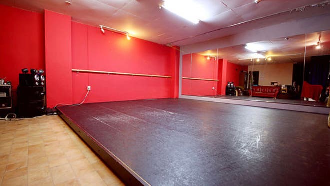 ダンス練習、ミニコンサートなど、駅徒歩1分の写真1