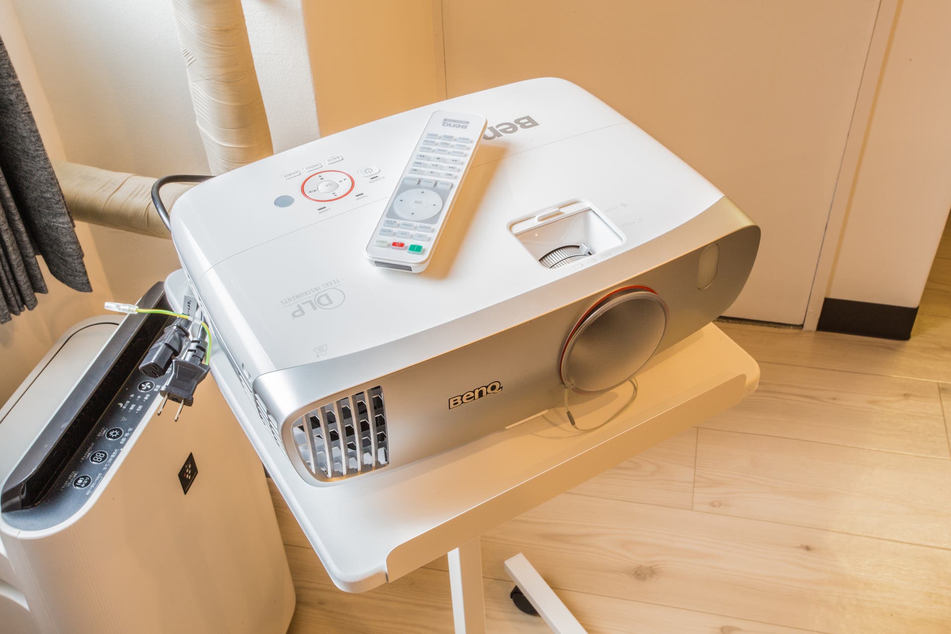 平日1999円～/土日祝2999円～/懇親会OK/駅２分/最大40名/冷蔵庫&キッチン付会議室/TVモニター/Wifiの写真7