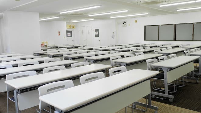 【茅場町】135平米の広々空間!セミナーや研修におすすめの貸し会議室(4階大会議室)の写真1