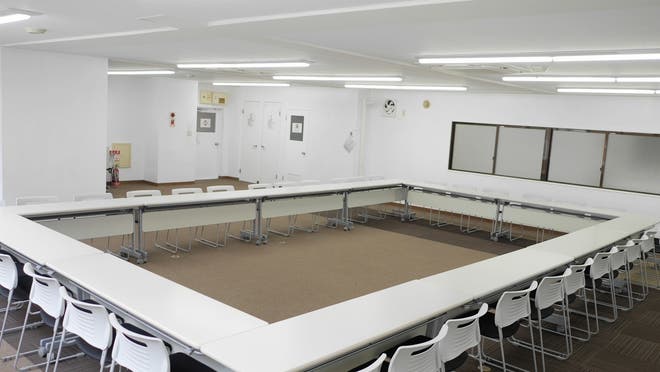 【茅場町】135平米の広々空間!セミナーや研修におすすめの貸し会議室(4階大会議室)の写真3