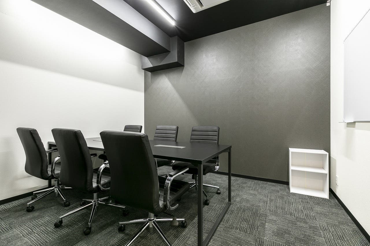 【名古屋駅徒歩9分】名駅南 6名用会議室 完全個室✨打合せ/商談/WEB会議/テレワーク/レッスンなど◎の写真1