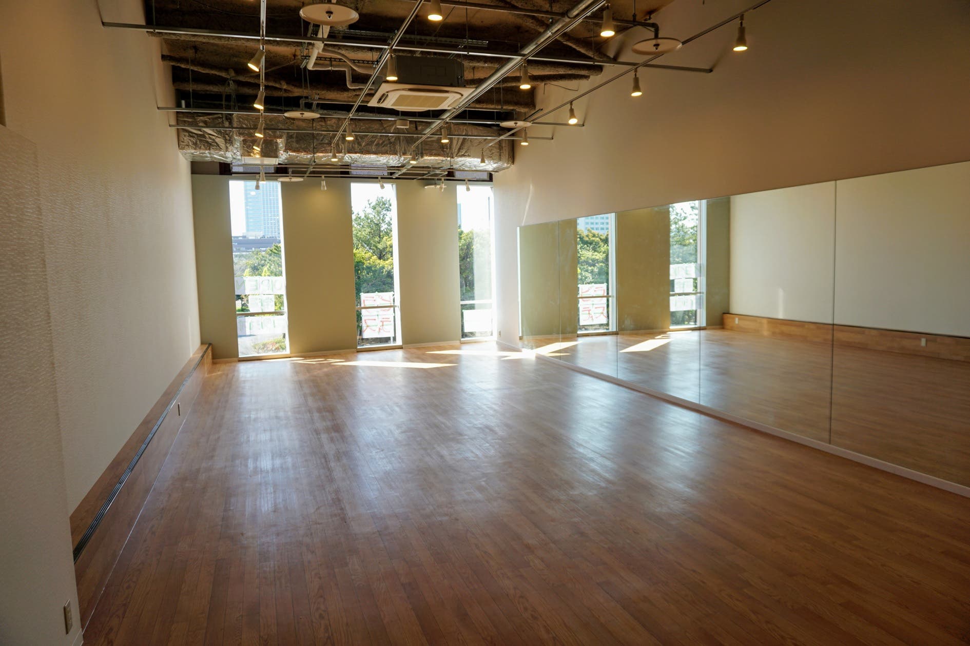 海浜幕張のおしゃれヨガスタジオ！海がテーマ！レッスン、余興の練習、ダンスなどの写真5