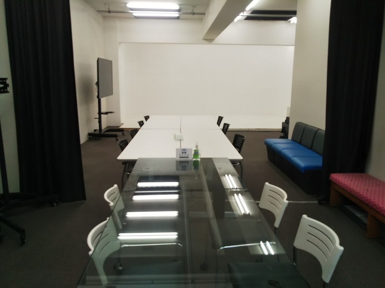 【四ッ谷】【白ホリ・グリーンバック・屋上】【50型モニター無料】【生配信・人物撮影・セミナー配信・物撮りに最適】の写真3