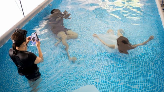 関西初、水中撮影専用の室内プールスタジオ!広告、水中ポートレート、コスプレなどに!の写真1