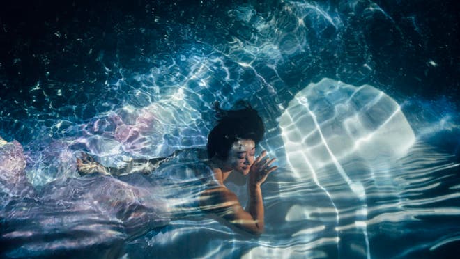 関西初、水中撮影専用の室内プールスタジオ!広告、水中ポートレート、コスプレなどに!の写真2