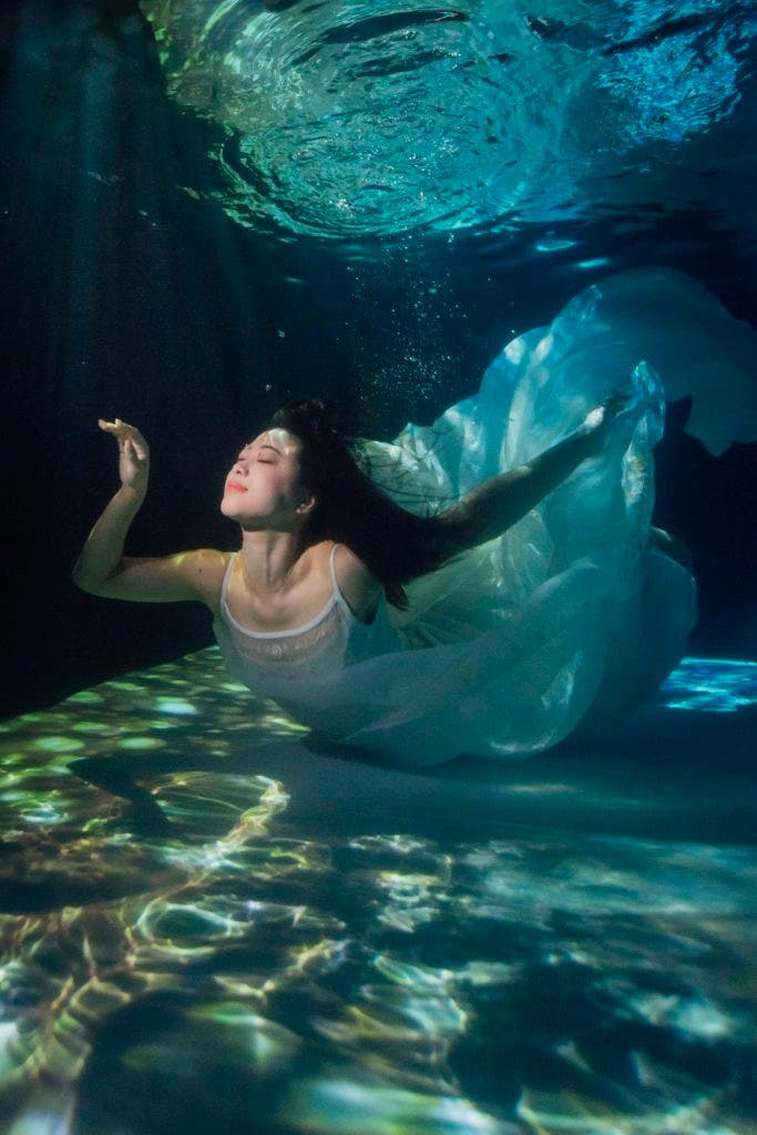 関西初、水中撮影専用の室内プールスタジオ！広告、水中ポートレート、コスプレなどに！の写真6