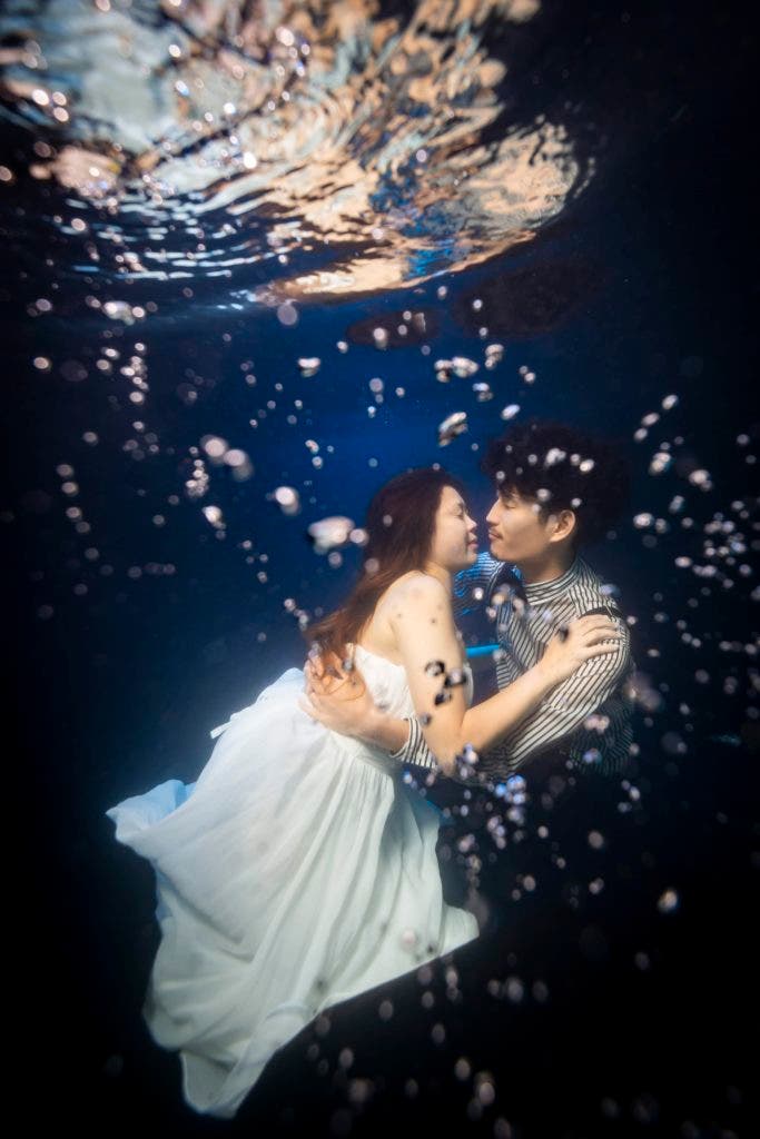 関西初、水中撮影専用の室内プールスタジオ！広告、水中ポートレート、コスプレなどに！の写真8