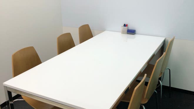 【テレワークOK】博多駅より徒歩2分!コンパクトな貸し会議室◆<1〜4名用>WEB会議、面接、打ち合わせ、商談にも最適の写真2