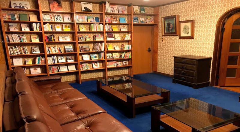レトロな洋間を読書室にしました。気分を変えてリモートワークにいかがでしょか？