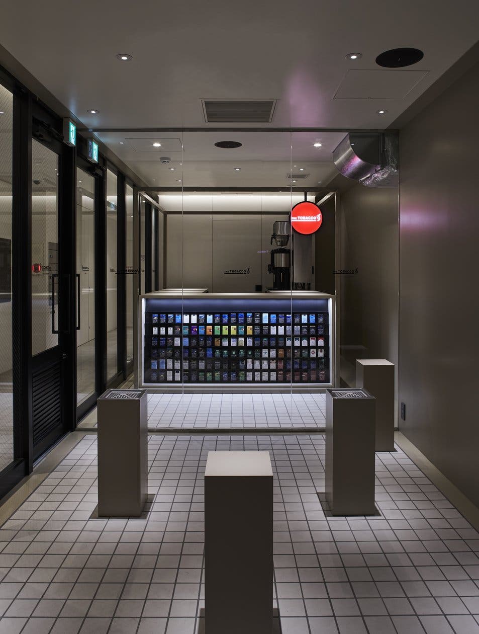 THE TOBACCO AKASAKAの写真3