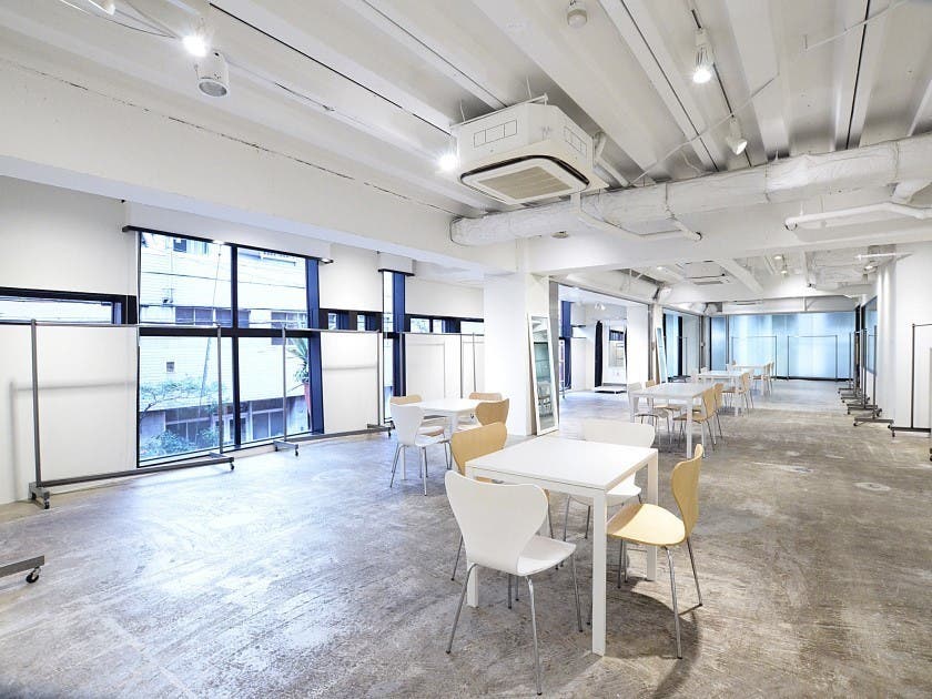 【2F-201】南船場のランドマークビルにある、心斎橋駅、本町駅すぐのレンタルスペース。【大阪市中央区】の写真1