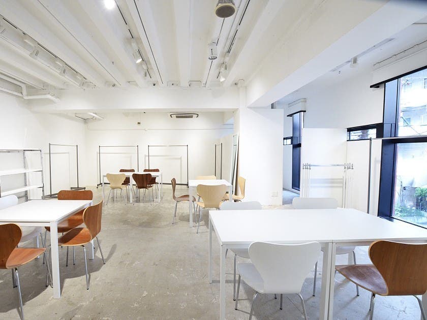 【2F-202】南船場のランドマークビルにある、心斎橋駅、本町駅すぐのレンタルスペース。【大阪市中央区】の写真1