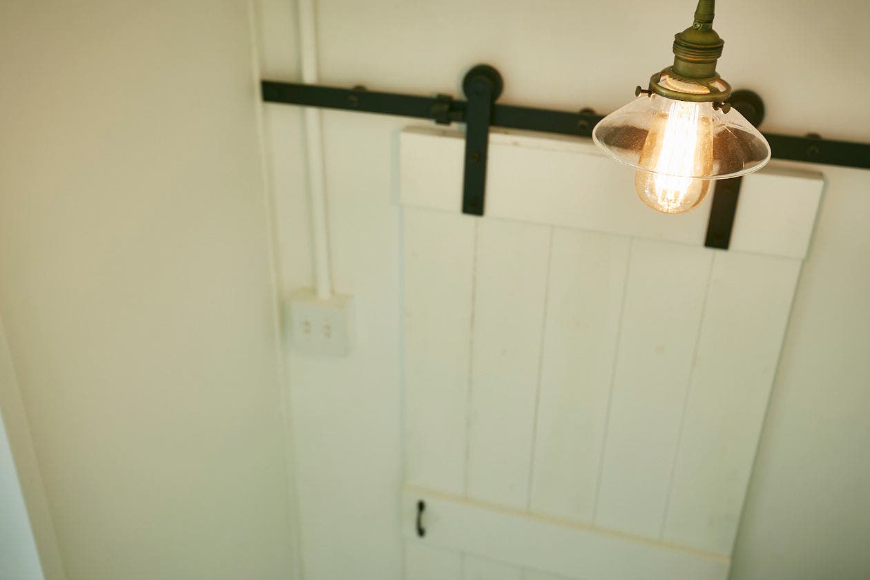 大阪市内では数少ない緑豊かな庭付きの自然光スタジオです。メイクルームも完備！の写真15