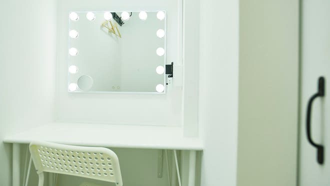 大阪市内では数少ない緑豊かな庭付きの自然光スタジオです。メイクルームも完備!の写真16