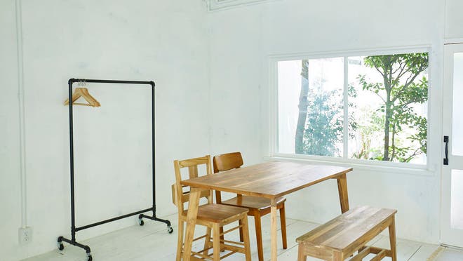 大阪市内では数少ない緑豊かな庭付きの自然光スタジオです。メイクルームも完備!の写真4