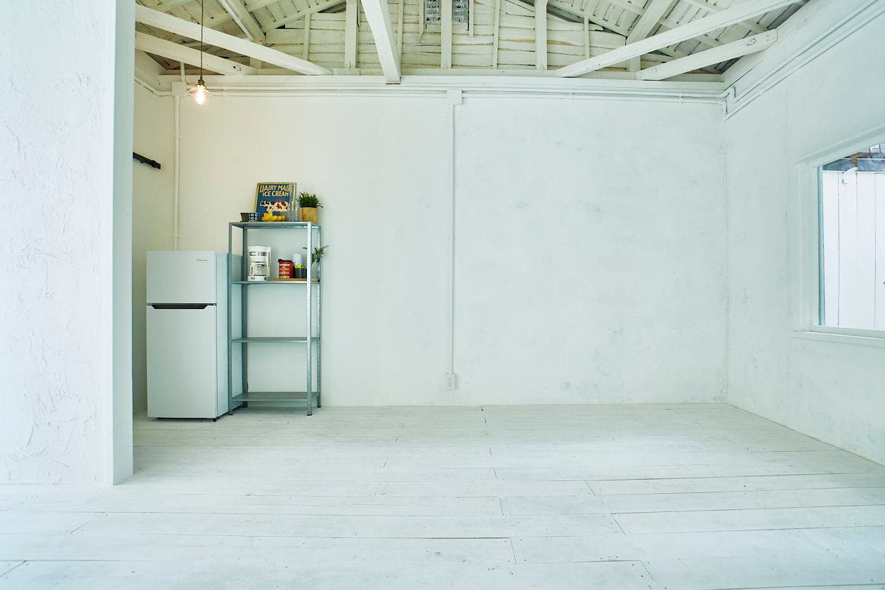 大阪市内では数少ない緑豊かな庭付きの自然光スタジオです。メイクルームも完備！の写真8