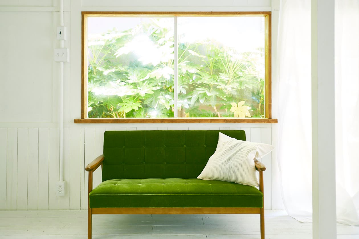 大阪市内では数少ない緑豊かな庭付きの自然光スタジオです。メイクルームも完備！の写真6