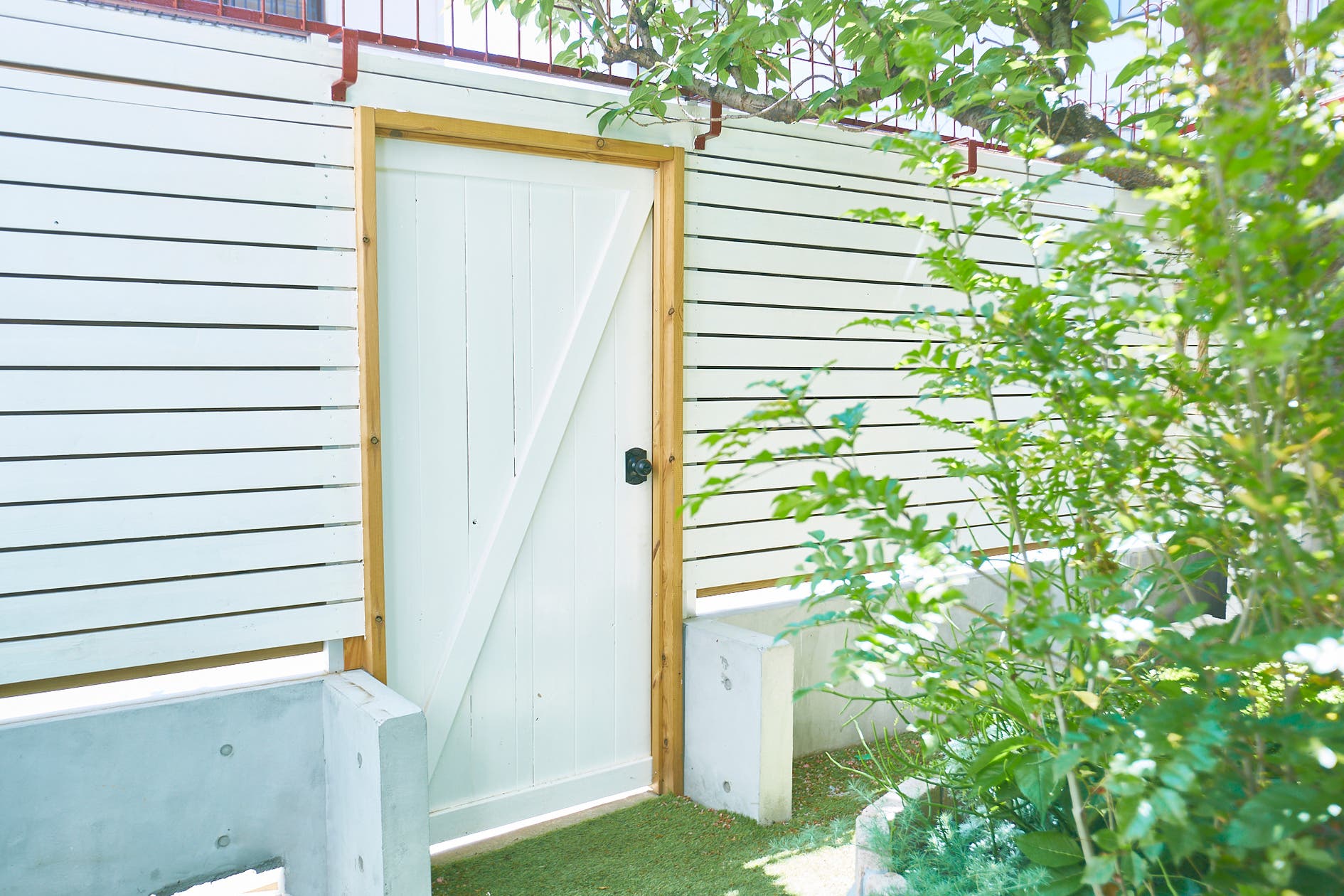 大阪市内では数少ない緑豊かな庭付きの自然光スタジオです。メイクルームも完備！の写真14