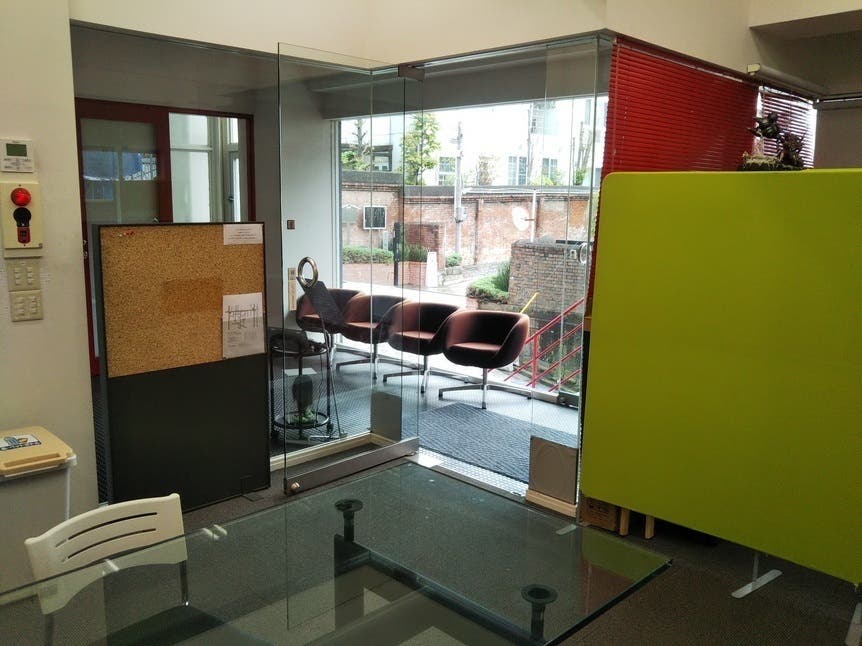 【四ッ谷】【白ホリ・グリーンバック・屋上】【50型モニター無料】【生配信・人物撮影・セミナー配信・物撮りに最適】の写真11