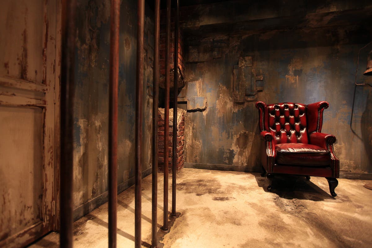 【ゴシック&ロリータスタジオ】ゴシックでダークな色味　コスプレ撮影にピッタリ！　ダンス可能！　 TVや雑誌の撮影実績多数！の写真9