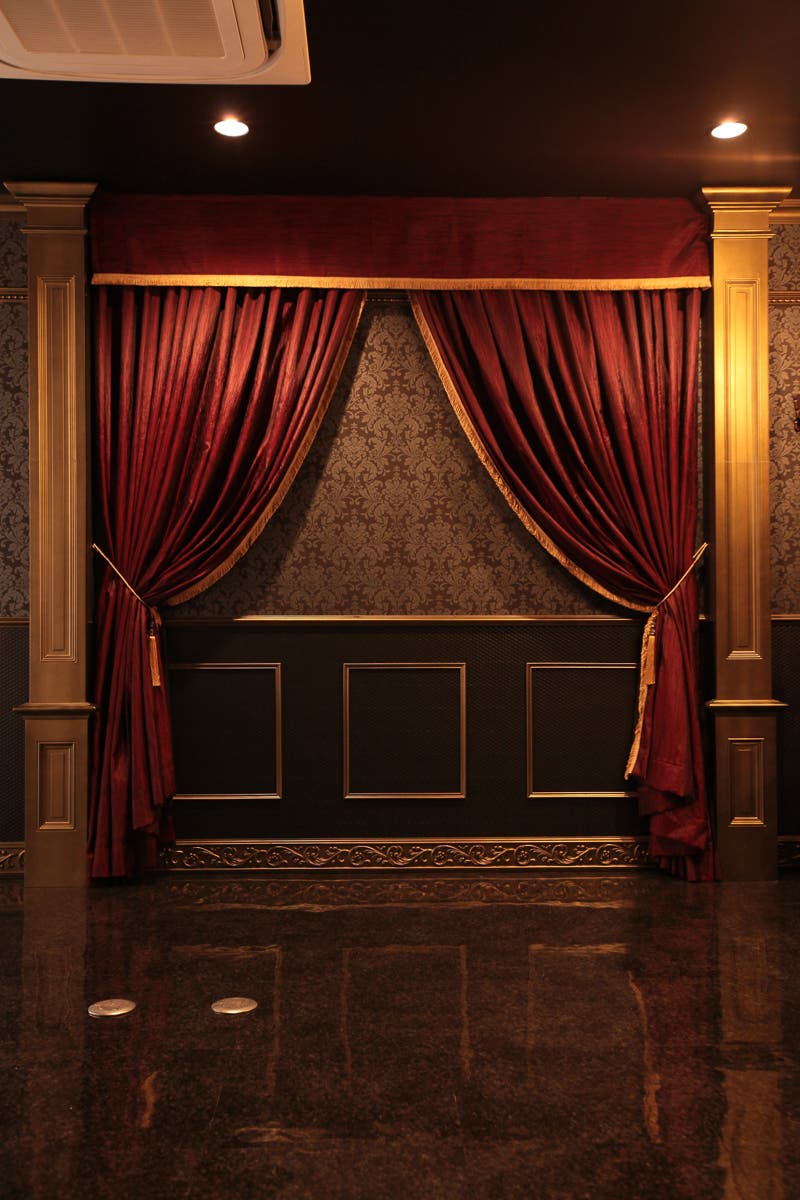 【ゴシック&ロリータスタジオ】ゴシックでダークな色味　コスプレ撮影にピッタリ！　ダンス可能！　 TVや雑誌の撮影実績多数！の写真4