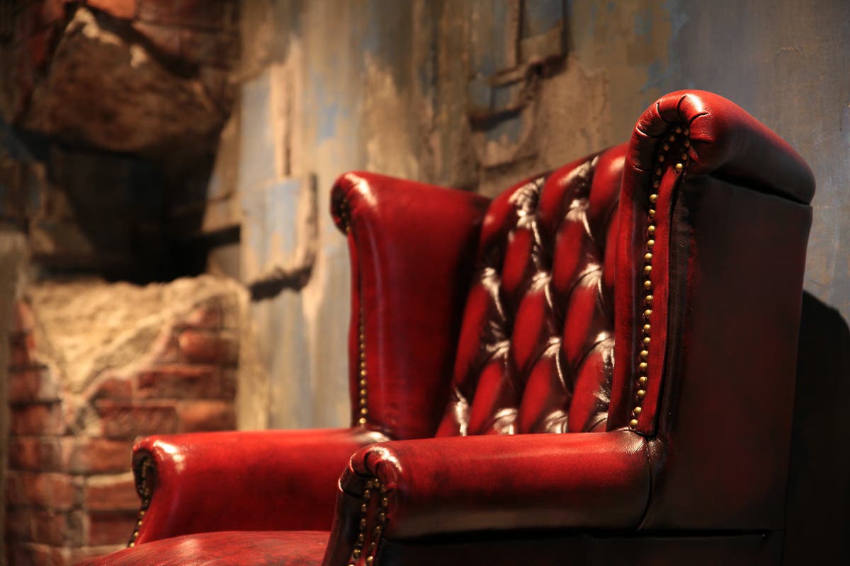 【ゴシック&ロリータスタジオ】ゴシックでダークな色味　コスプレ撮影にピッタリ！　ダンス可能！　 TVや雑誌の撮影実績多数！の写真11