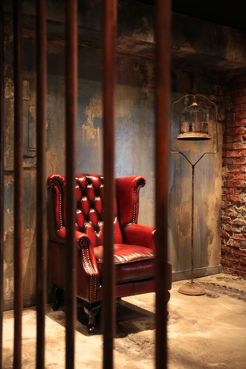 【ゴシック&ロリータスタジオ】ゴシックでダークな色味　コスプレ撮影にピッタリ！　ダンス可能！　 TVや雑誌の撮影実績多数！の写真10