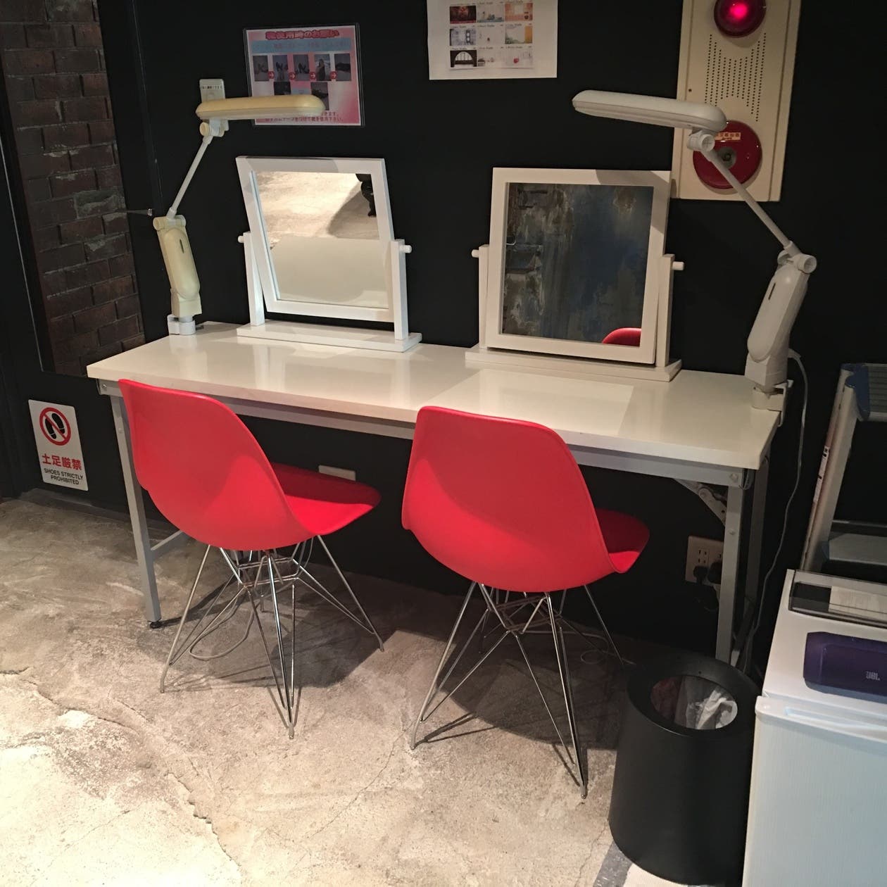 【ゴシック&ロリータスタジオ】ゴシックでダークな色味　コスプレ撮影にピッタリ！　ダンス可能！　 TVや雑誌の撮影実績多数！の写真17