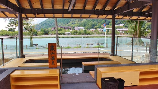 【京都】【嵐山】渡月橋一望の足湯!和カフェを貸切ろう!の写真2