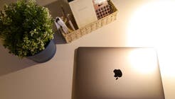 【WEB面接・商談利用に◎】デスク&椅子付きの個室コワーキングスペース/Wi-Fiあり/JR元町駅徒歩約3分の写真3
