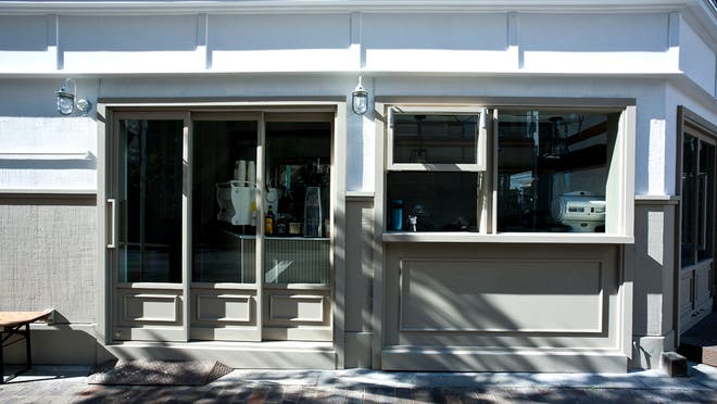 【 広尾 】ファッション誌等の撮影スポット、街の角地に佇む白の外観が印象的な複合型ショップ「CANVAS TOKYO」の写真3